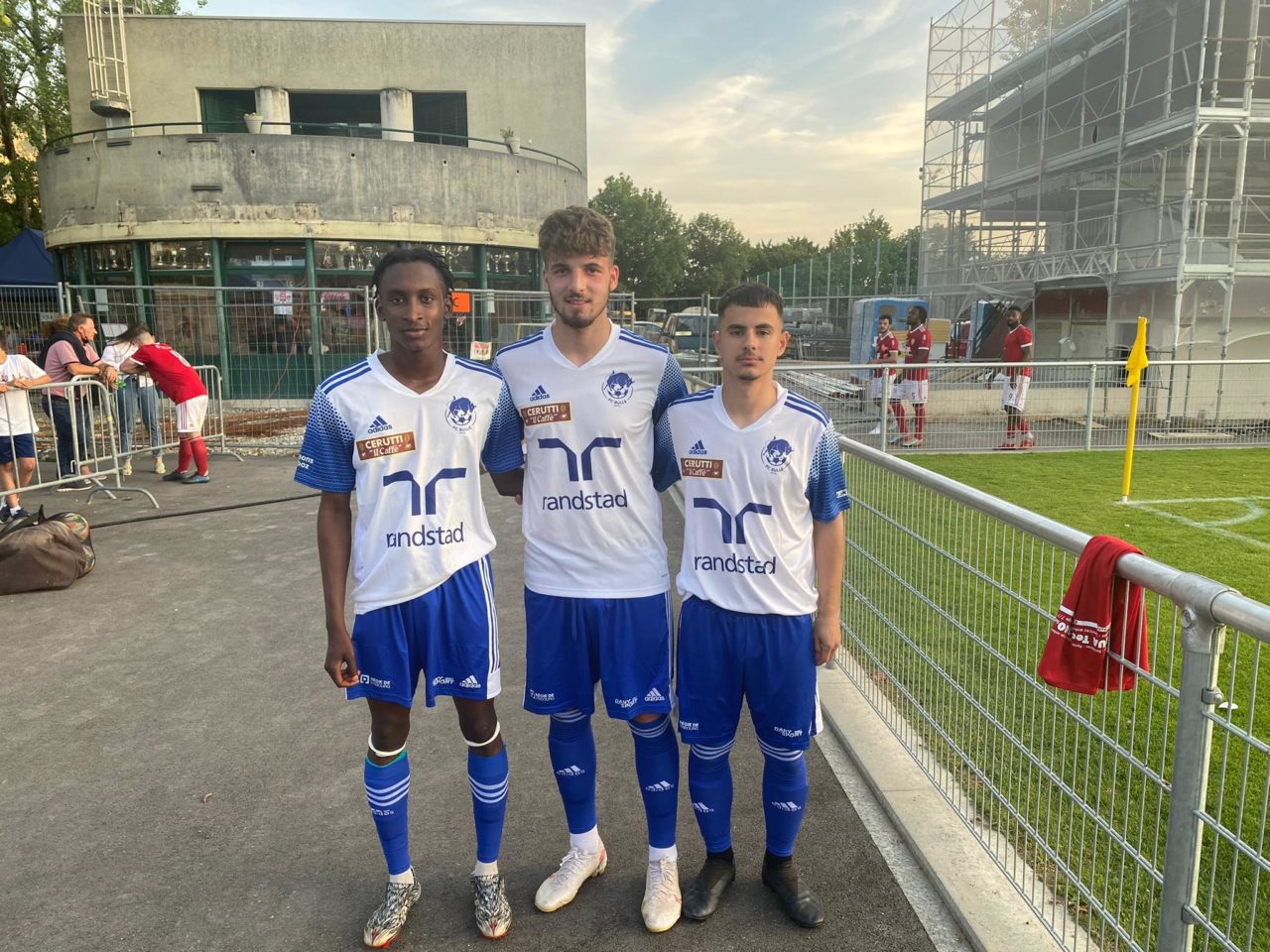 Trois juniors avec la UNE - FC Bulle